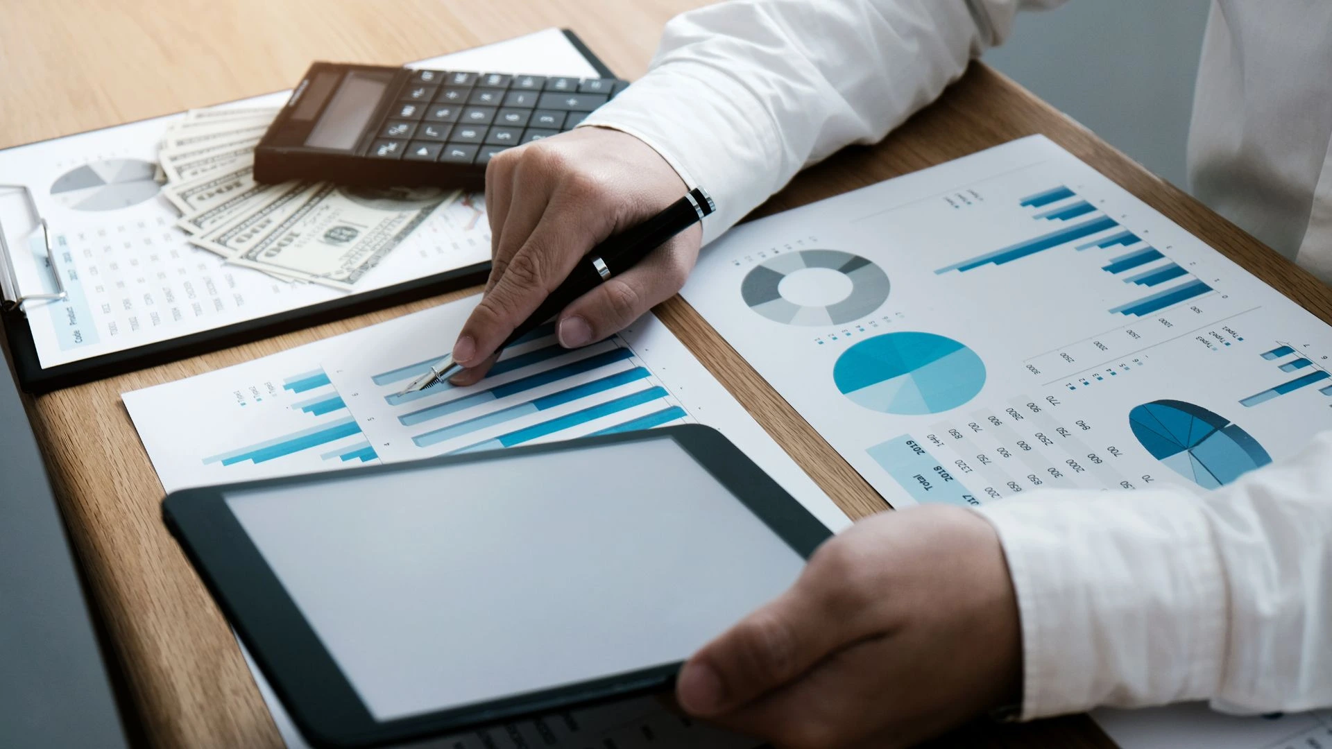 Forensic Auditors Tracing Fund Flow from Bank Statements
